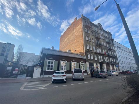 Drewniak Wśród Masywnych Kamienic To Jedna Z Ostatnich Takich Budowli