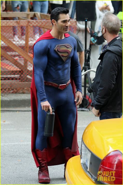 Tyler Hoechlin Sesong 3 New Superman Suit For Season 2 Of Superman