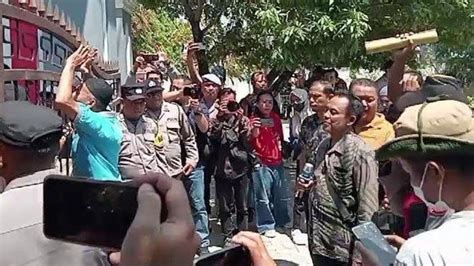 Modin Desa Di Magetan Didemo Warga Karena Dianggap Tak Bisa Urus Jenazah Dan Tak Becus Pimpin