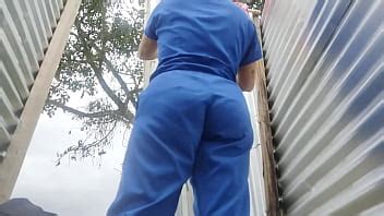 Mujer Grabada En Cabina De Playa POR EL LENTE DE LA CAMARA XVIDEOS COM