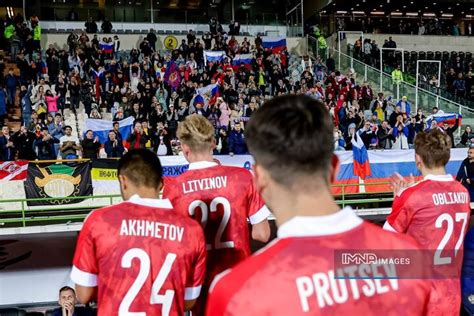 تصویر جالب مادر و کودک چندماهه روسی در ورزشگاه آزادی عکس ایمنا