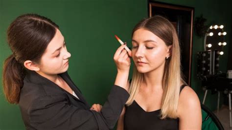 How To Become A Celebrity Makeup Artist In India How Creator