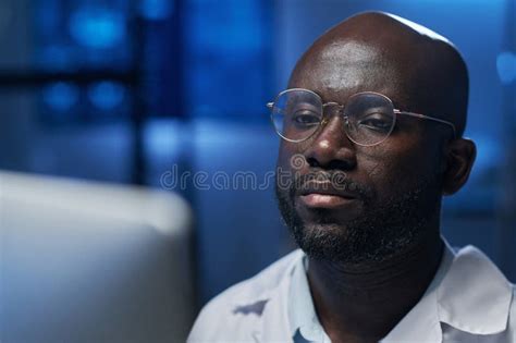 Engineer Working On Computer In The Lab Stock Image Image Of Modern Business 284273693