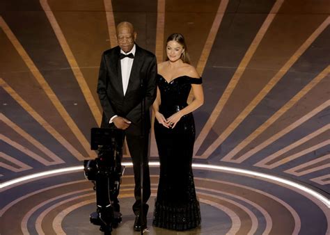 Margot Robbie Wore A Plunging Black Gown To The 2023 Oscars