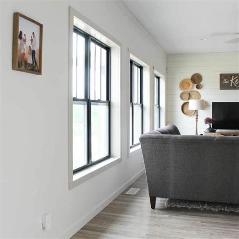 Modern Black Trim In White Space Soul And Lane