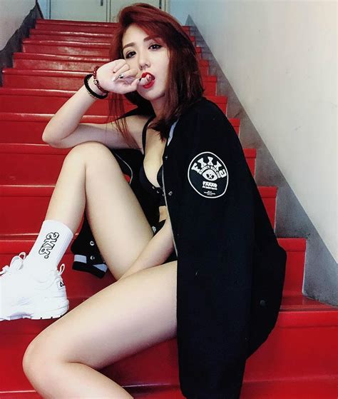 【6upoker】甜美正妹吴彩冞Dancer Minana 桃花眼迷倒众人 | 6up扑克中文网