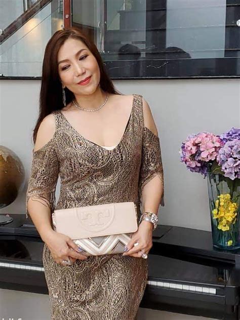 အများကြီးပြောင်းလဲသွားပြီး အလှတွေပါပြင်တတ်လာတဲ့ သမီးချောလေးကိုကြည့်ကာ ချစ်မဝဖြစ်နေကြတဲ့