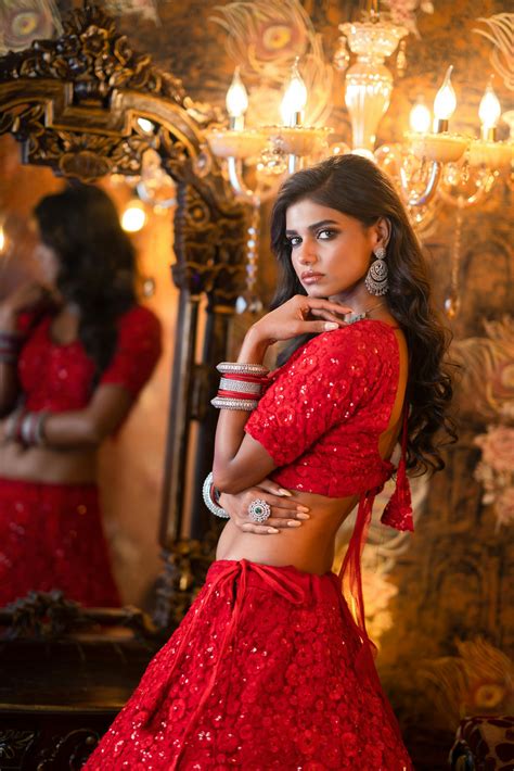 Indian Women Model Pose Photos Download The Best Free Indian Women