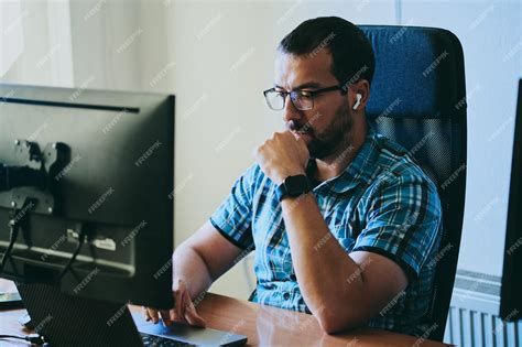 Premium Photo Portrait Professional Man Programmer Working Concentrated On Computer In Diverse