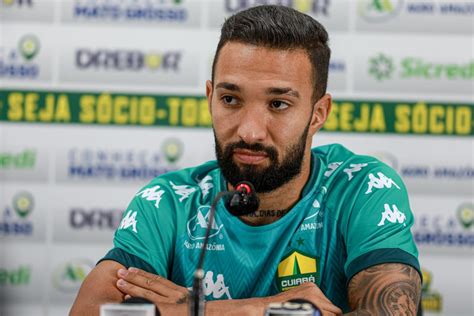 Atacante Clayson Destaca Período Sem Partidas E Fala Sobre O Retorno Da