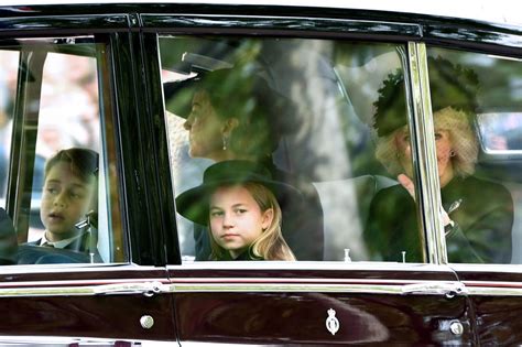 Los Príncipes George Y Charlotte En El Funeral De Isabel Ii