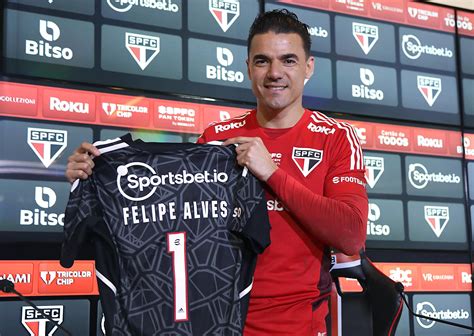 goleiro felipe alves é afastado e deve deixar o são paulo antes do fim
