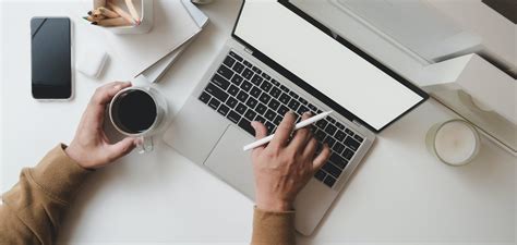 Creación e inserción de datos en tablas de bases de datos Escuela de Cursos Profesionales