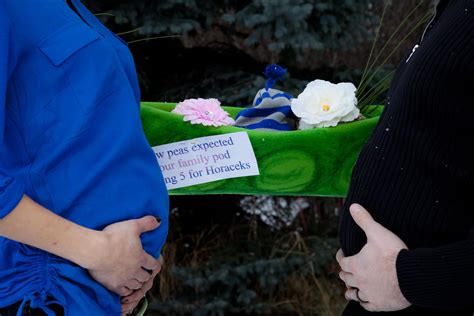 Announcing Triplets Sexes While Mommy And Daddy Compare Bellies Triplets Daddy Mommies