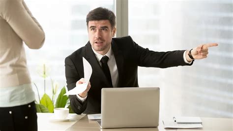 Presentó Un Informe En El Trabajo Y Su Jefe Lejos De Felicitarla La Humilló De La Peor Manera