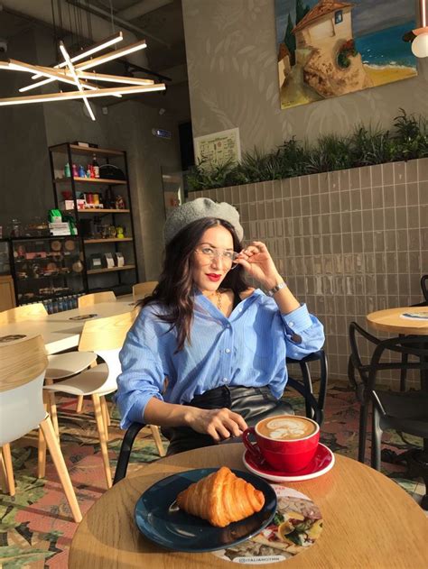 Девушка в кафе Кофейная девушка Кафе Фотосессия Кофейная девушка Фотосессия Кафе