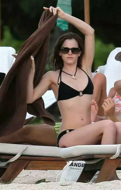Emma Watson Being Sexy At The Beach Scrolller