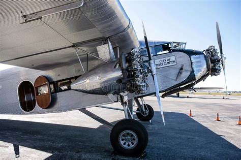 1929 Ford 4ate Trimotoriskt Flygplan Redaktionell Arkivbild Bild Av Klassiskt Symbol 221080777