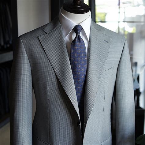 에잇피플 촘촘한 하운드투스 패턴의 라이트 그레이 수트 Facebook