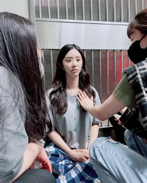 익스트림무비 이주빈 배우가 올린 종이의 집 파트2 촬영장 샷들