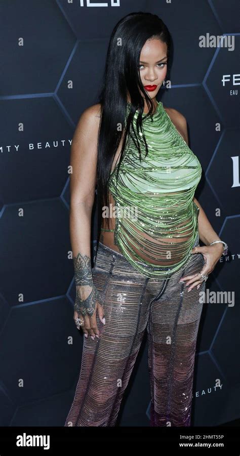 Rihanna Body Shape 2022