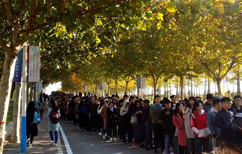 考研现场确认开始 场面堪比春运 招考信息 新湖南