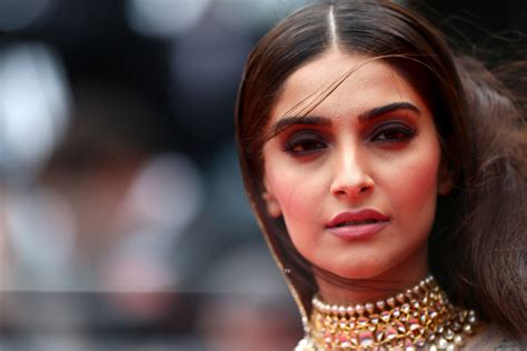 X Sonam Kapoor Hq Desktop Wallpaper Free Download Coolwallpapers Me