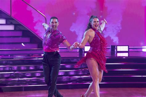 Dancing With The Stars Season 33 Episode 1 Recap Which Couple Impressed The Judges Most