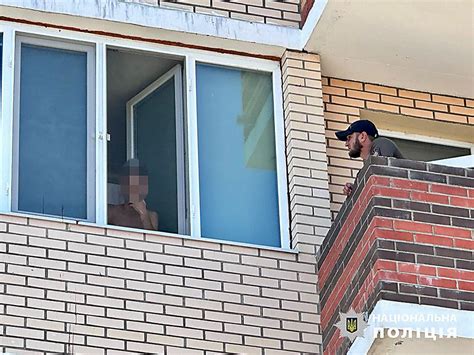 В Черноморске полицейские задержали мужчину который взял в заложники свою жену с маленьким ребенком