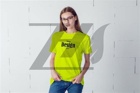 دانلود فایل لایه باز موکاپ تیشرت ساده دخترانه دانلود رایگان فایل لایه