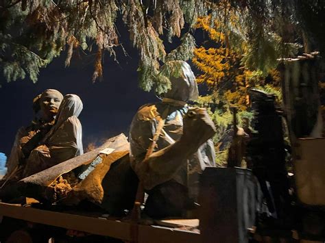 Д р Цветеслава Гълъбова за свалените фигури Защо по тъмно смели сърца Галерия Блиц