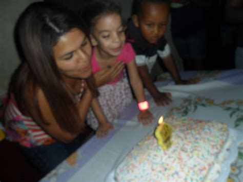 Linda Menina Um Niver Da Minha Vizinha