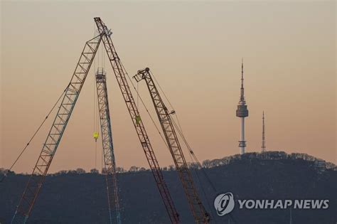 강풍에 수도권 신축 건설현장 와르르 한국경제