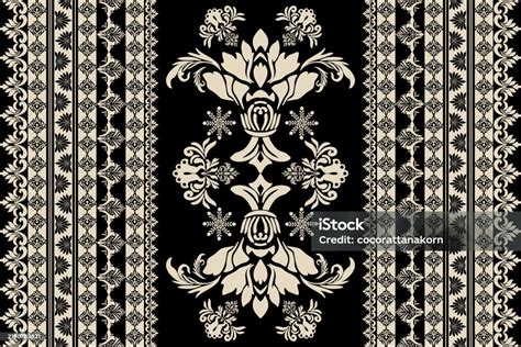 검은 배경에 흰색 기하학적 민족 전통 패턴 질감과 완벽 한 황금 꽃 다 마스크 모양 카펫을 위한 실크 패턴 장식 태국 의류 포장 및 벽지 0명에 대한 스톡 벡터 아트 및