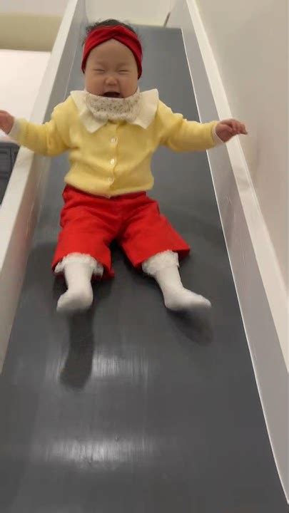 세상 제일 귀여운 3초 👶🛝심장 녹는다 심쿵~ 미끄럼틀 타기 ️ Youtube