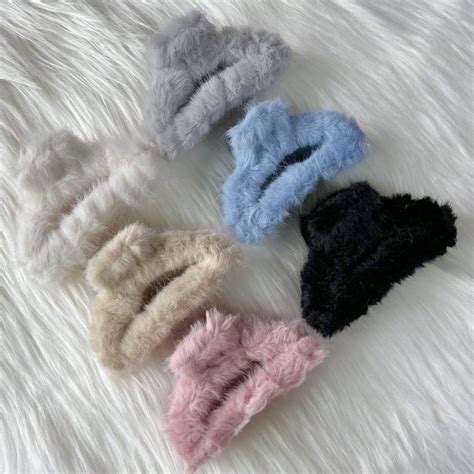 플렌티오브뷰티 반묶음 밍크 삼각 집게핀 겨울 페이크퍼 헤어핀