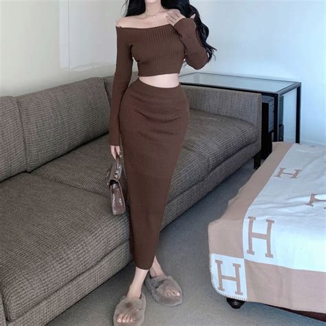 코디세트오프숄더 크롭 티셔츠슬림 미니스커트 세트 M36362e