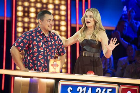 Elizabeth Banks Dazzles In Press Your Luck • Celebmafia