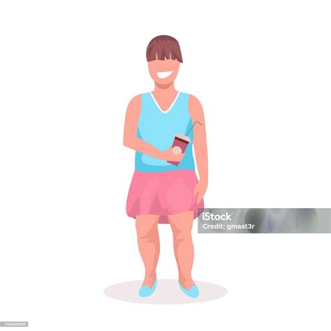 체중 작은 소녀 지방 크기 아이 서 있는 자세 지주 플라스틱 컵 건강에 해로운 라이프 스타일 개념 여성 만화 캐릭터 전체 길이 흰색 배경 플랫 개념에 대한 스톡 벡터 아트