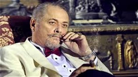 شاهد لقطة نادرة لعائلة محمود عبد العزيز وزوجته الأولى التى ظلت بعيدة عن