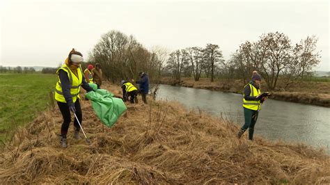 Environmental Campaigners Visit South Of Scotland For Riverside Clean