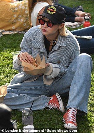 Bradley Cooper 49 And Gigi Hadid 29 Enjoy Bottlerock Festival Gigi Hadid Outfits