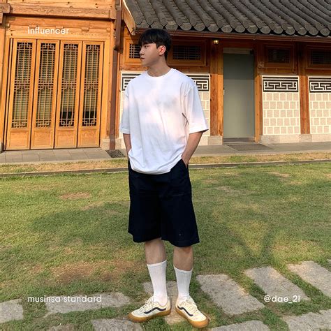 무신사 스탠다드 트렌디한 기장감의 코튼 와이드 버뮤다 쇼츠 🔥 트렌디한 와이드 핏과 기장감이