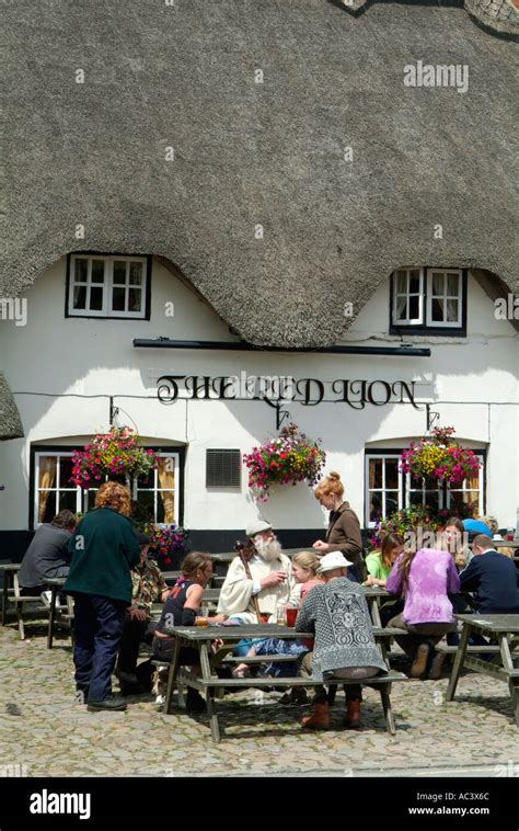Red Lion Thatched Pub Public House Avebury Wiltshire England Uk Gb Eu