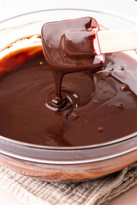 How To Make Chocolate Ganache Jessie Bakes Cakes