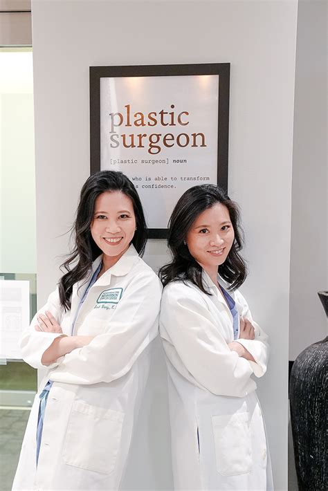 Toronto Female Plastic Surgeon Dr Vanessa Wong, Dr Sarah Wong