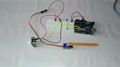 🤖proyecto barrera automática con sensor de movimiento robotuno