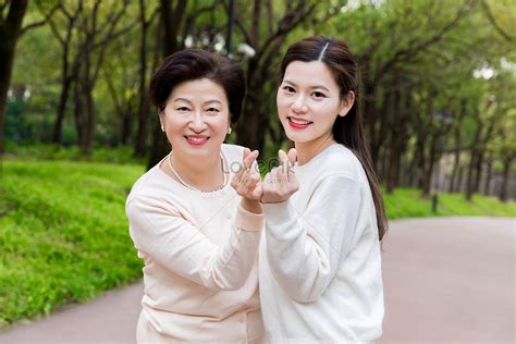 Lovepik صورة id صورة فوتوغرافية بحث صور الأم وابنتها