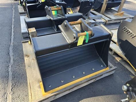 Srs 36 Fixed Gradingcleanout Bucket Wcutting Edge For Xe27u Sr1