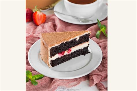 Заказать Торт "Шоколадный велюр" c доставкой в Симферополе | MyChef